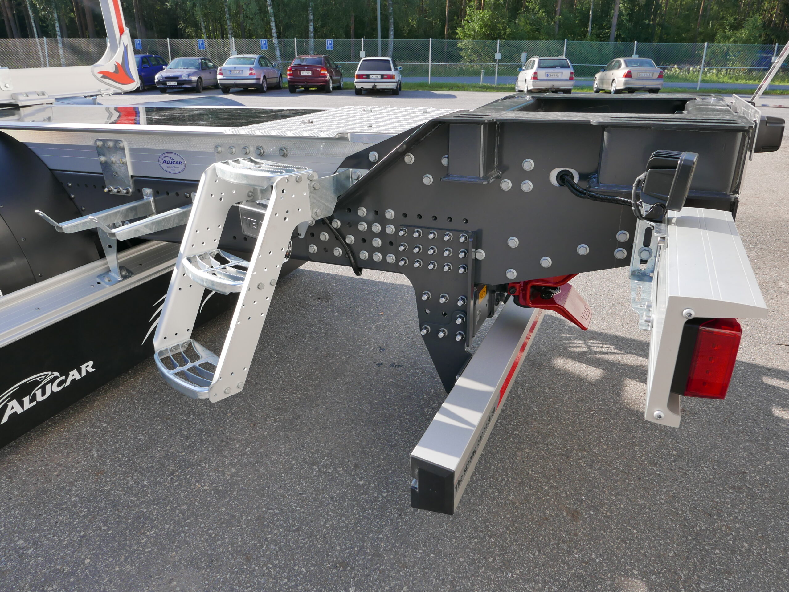 Cooperation resulted in a logging truck that is record-breakingly light ...