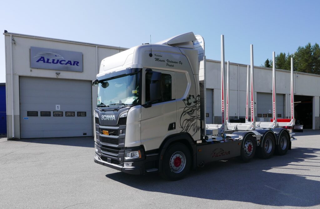 Alucarin rakentama auto: Kuljetus Mauri Virtanen Oy - Alucar